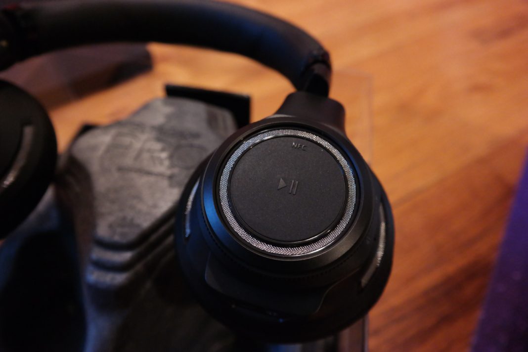 Plantronics BackBeat PRO: Solid Headphones, Amazing Battery Life ...