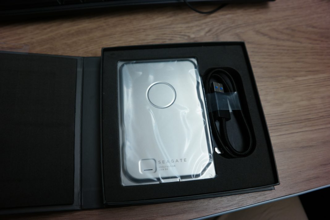 Seagate Seven : Thinnest 500GB Hard Drive for $99 [Review] – G Style ...